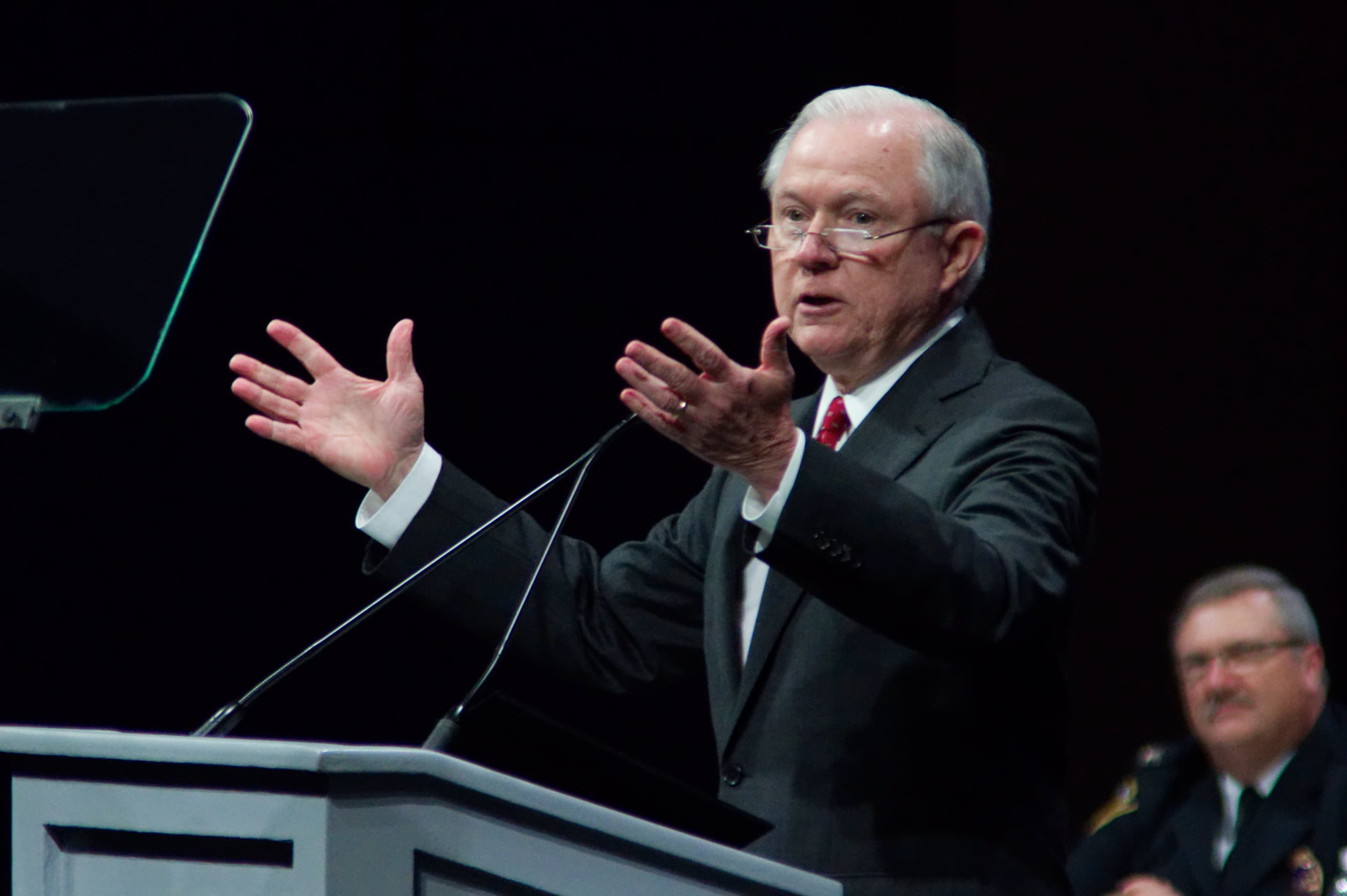 DOJ gives funding advantage to cities cooperating with immigration ...
