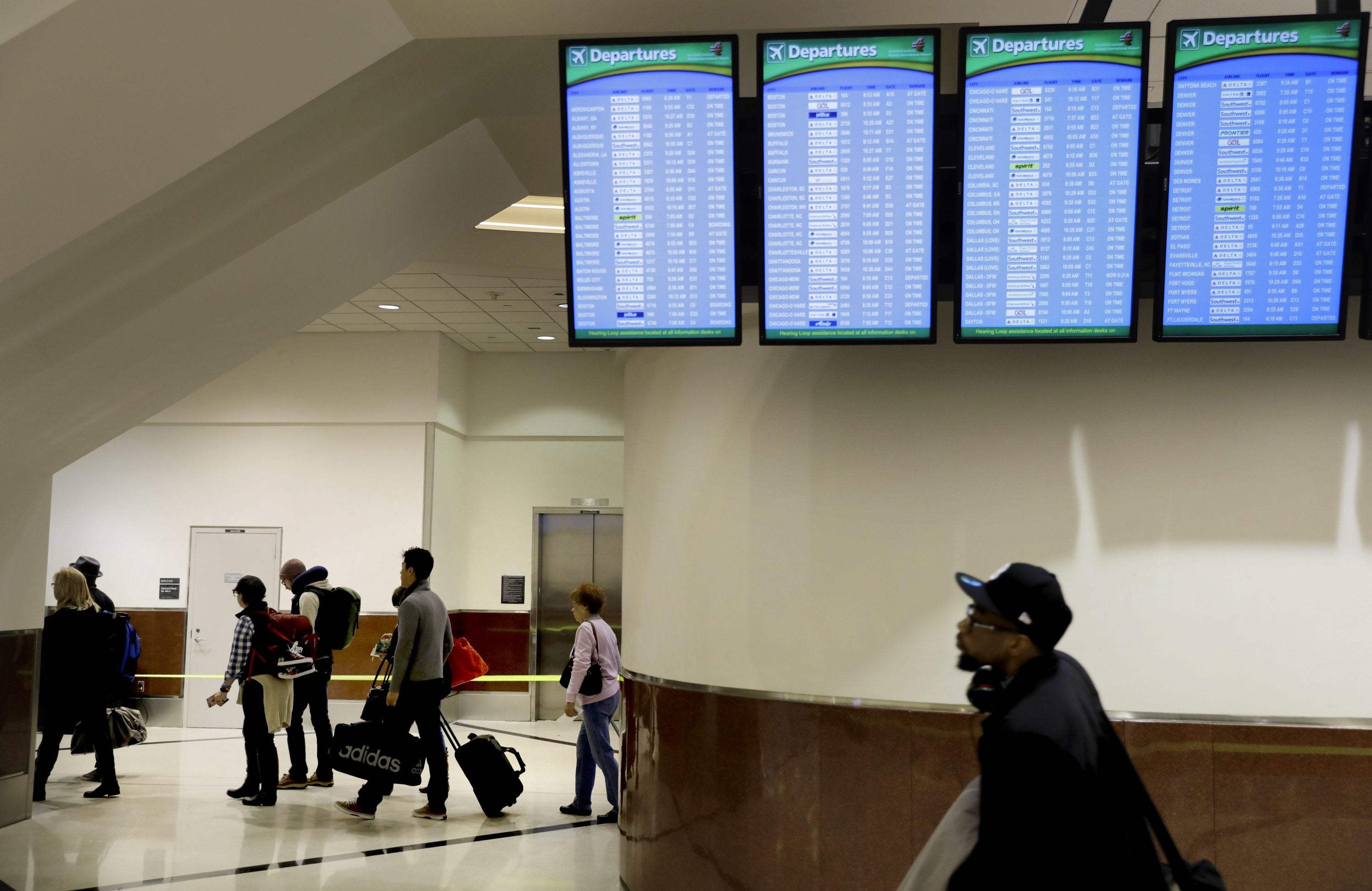 Sudden power outage brings Atlanta airport to a standstill - WHYY