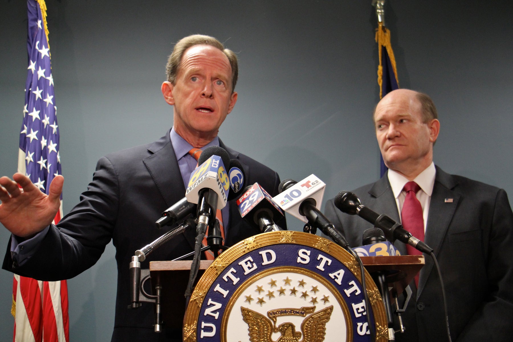 Senators Toomey and Coons want FBI to alert states when potential gun ...