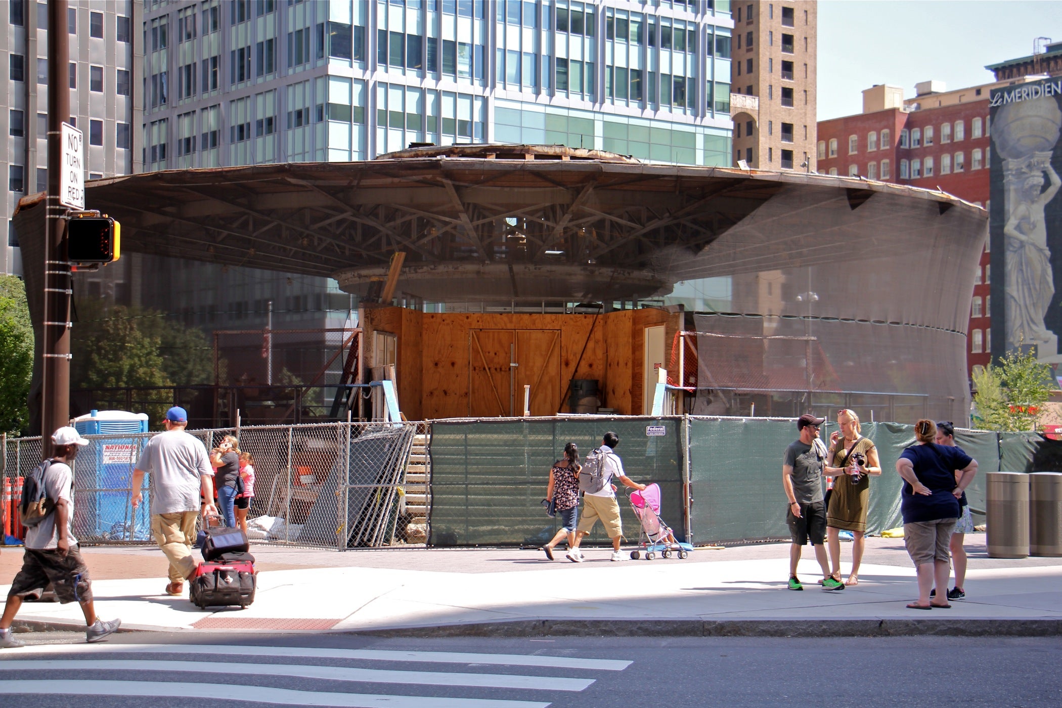 Taking 'panes' to overhaul Philly visitors center in LOVE Park - WHYY