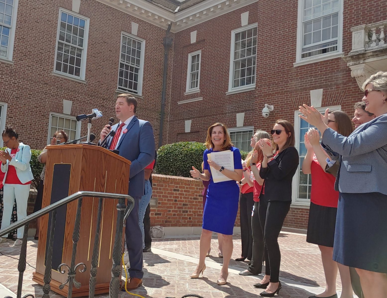 Del. lawmakers aim to ban assault weapons, high-capacity magazines - WHYY