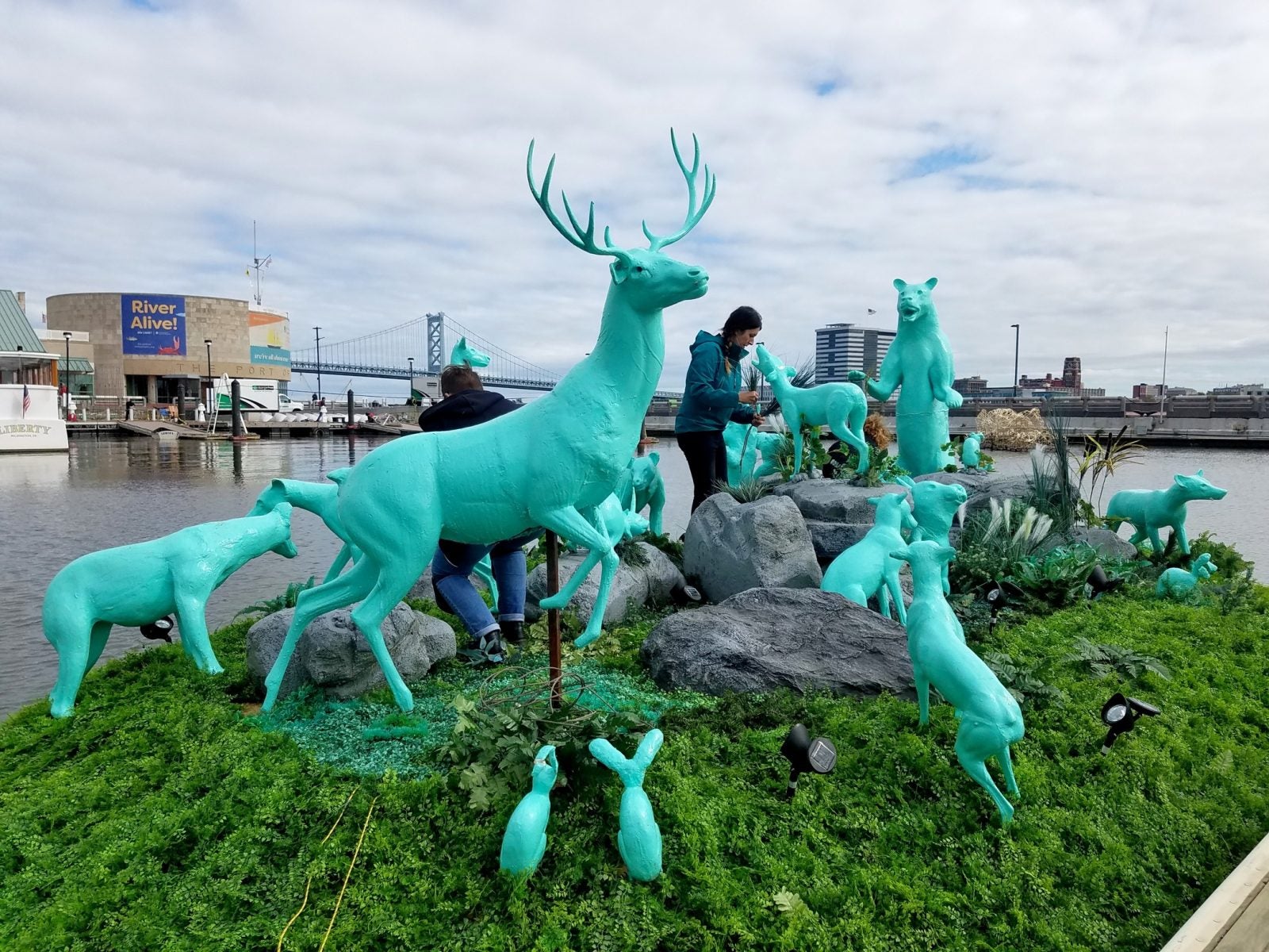 Philly floating sculpture exhibit opens on Delaware - WHYY