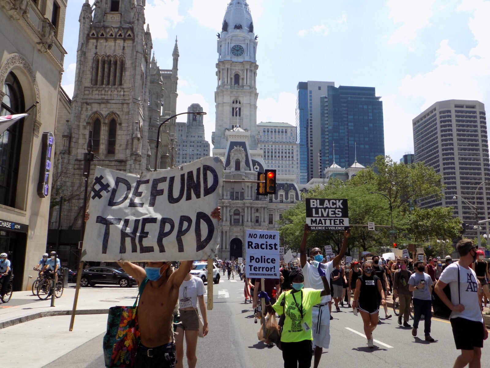 Hundreds march onto 676 in Philly, decrying city protest response - WHYY