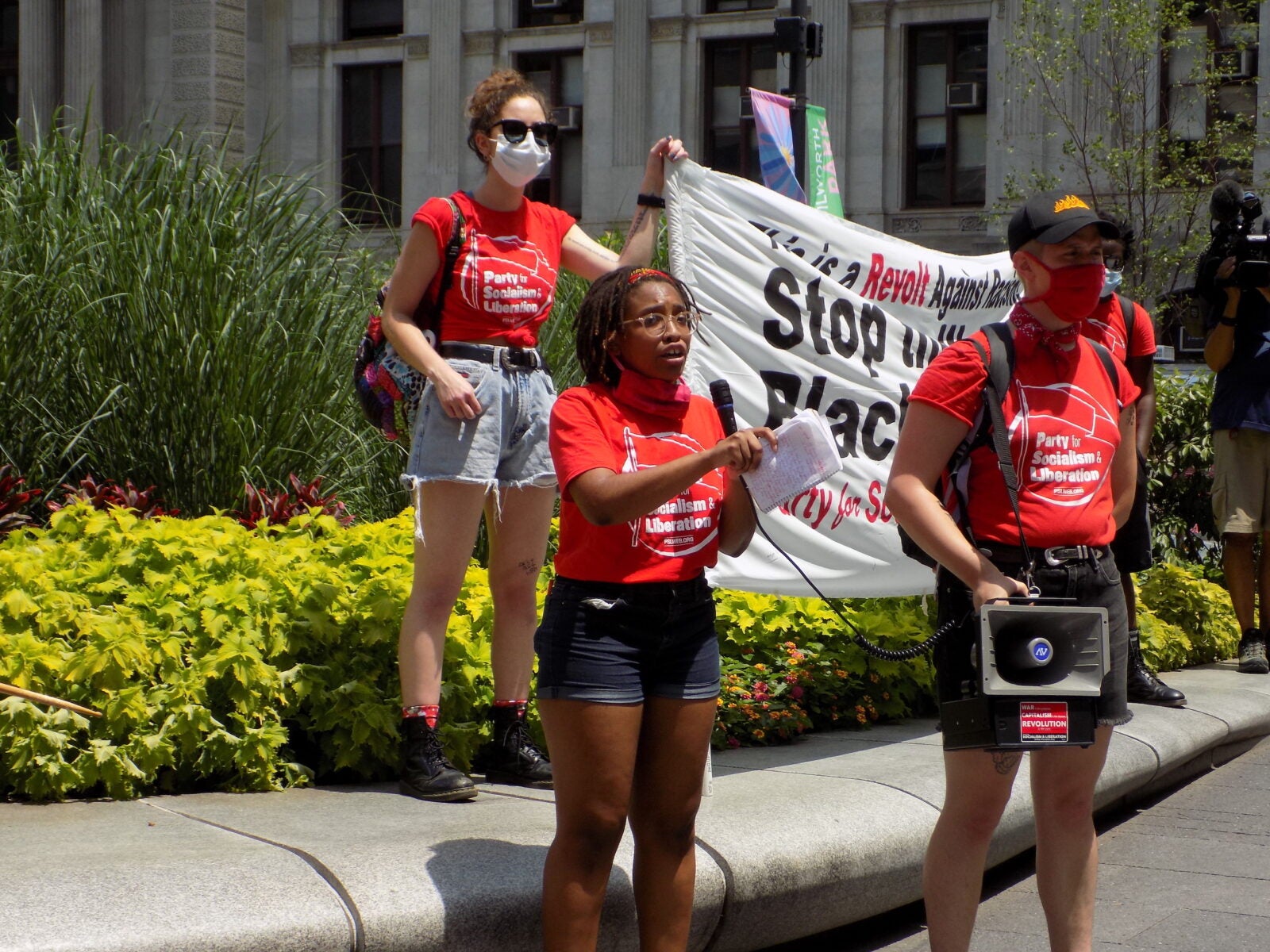 Hundreds march onto 676 in Philly, decrying city protest response - WHYY