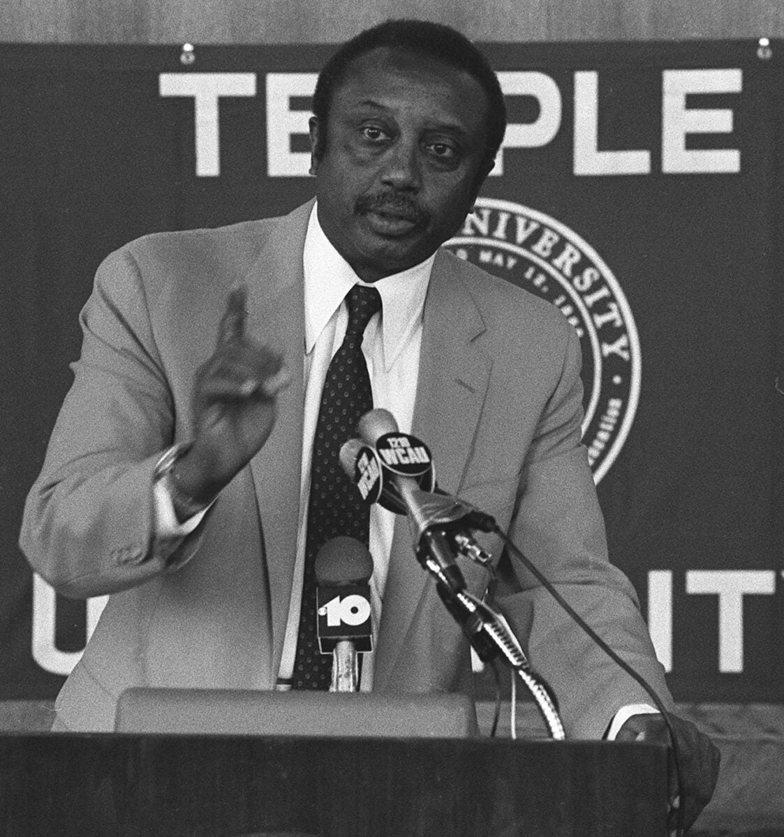 John Chaney, iconic Temple basketball coach, dies at 89 - WHYY