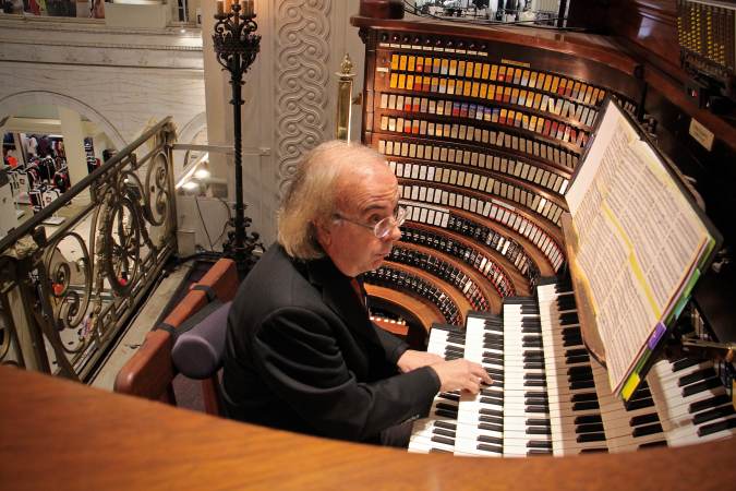 Macy’s Wanamaker organ turns 110 - WHYY