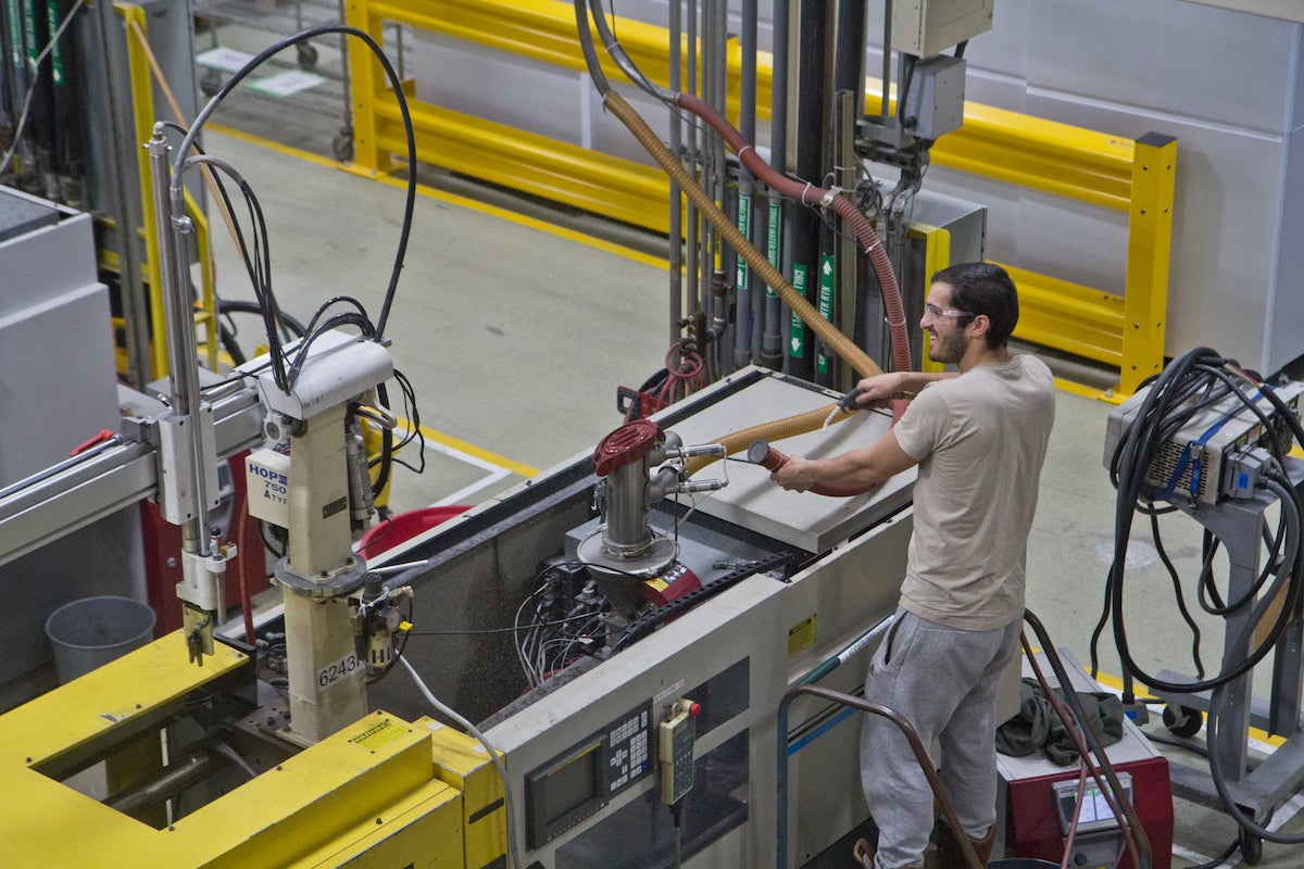 Pa. manufacturers face economic and hiring problems - WHYY