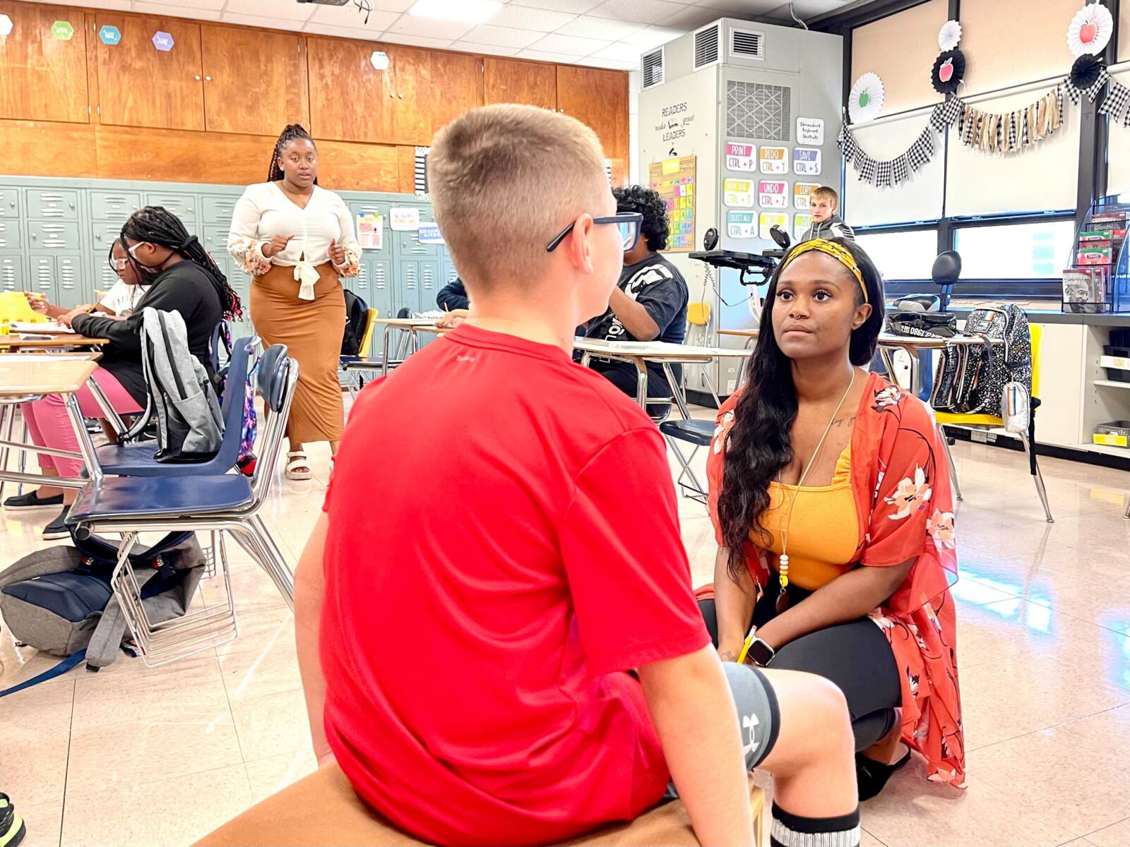 Delaware middle schools to bag and lock cell phones - WHYY