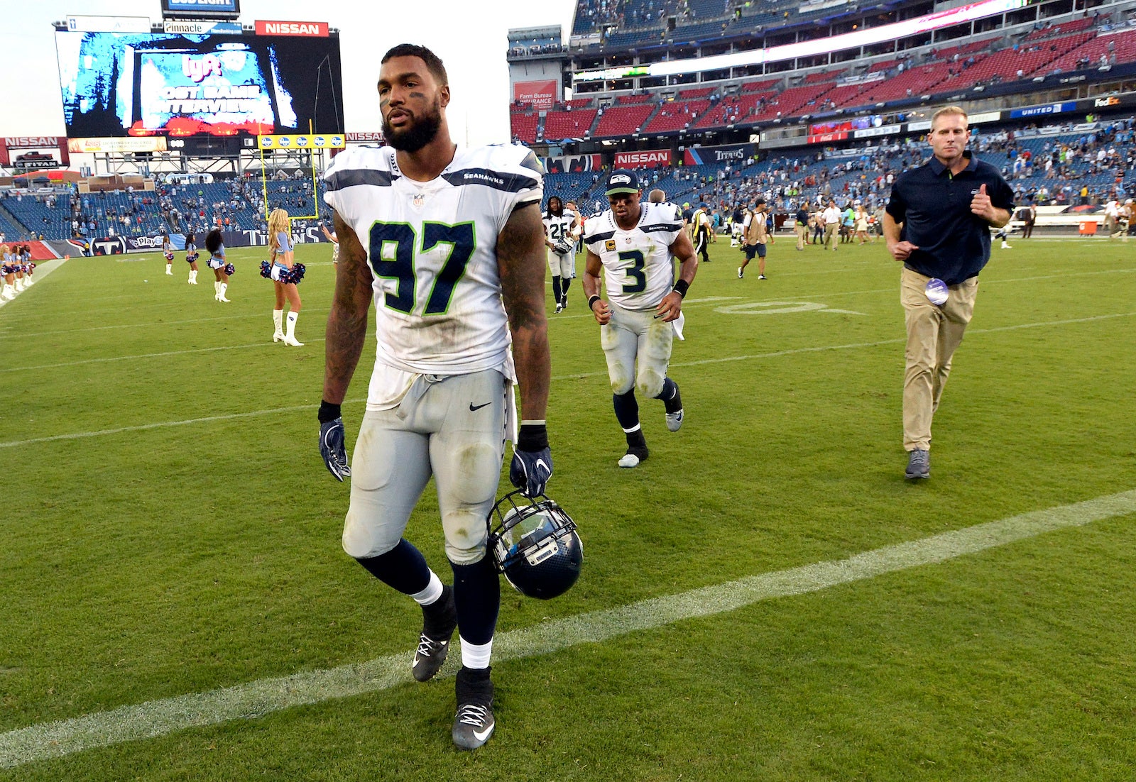 Former Eagles linebacker transforms mental health struggles into post ...