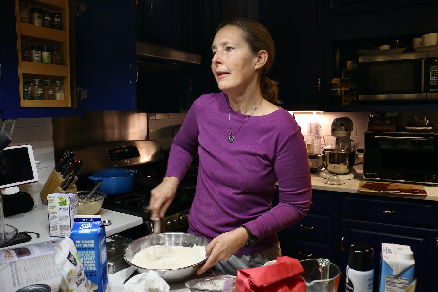 Philadelphia baker Jennifer Mora gives away free desserts - WHYY