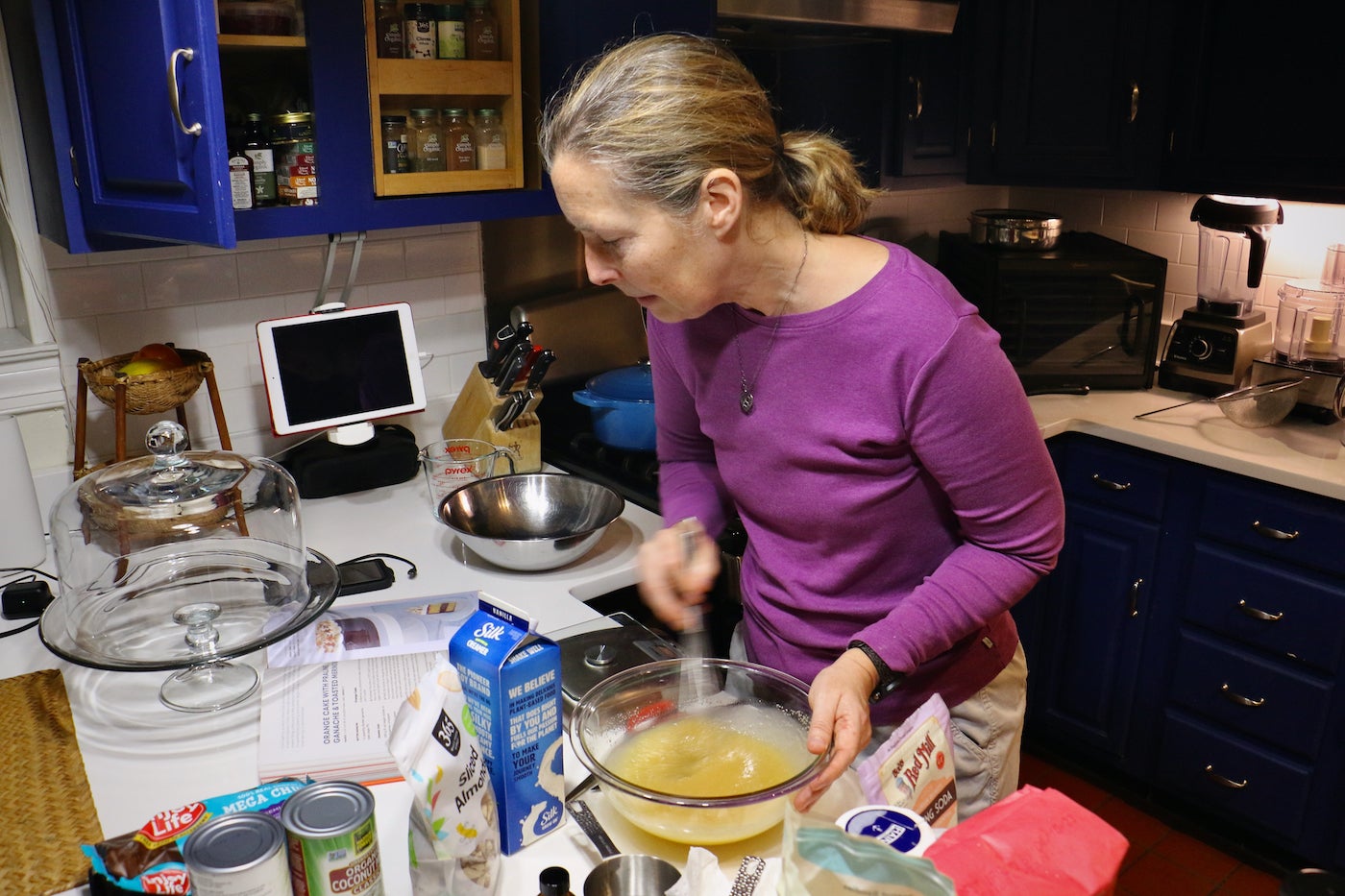 Philadelphia baker Jennifer Mora gives away free desserts - WHYY
