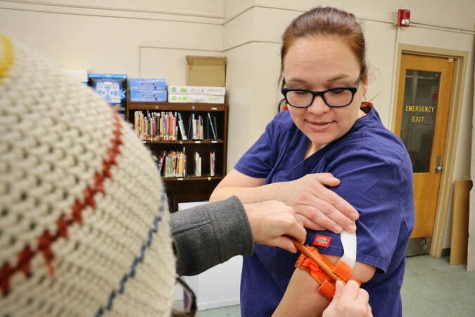 ‘Stop the Bleed’ trauma first aid class targets gun wounds - WHYY