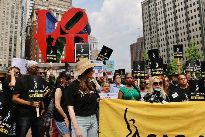 ‘Abbott Elementary’ stars join Philly rally in solidarity with striking ...