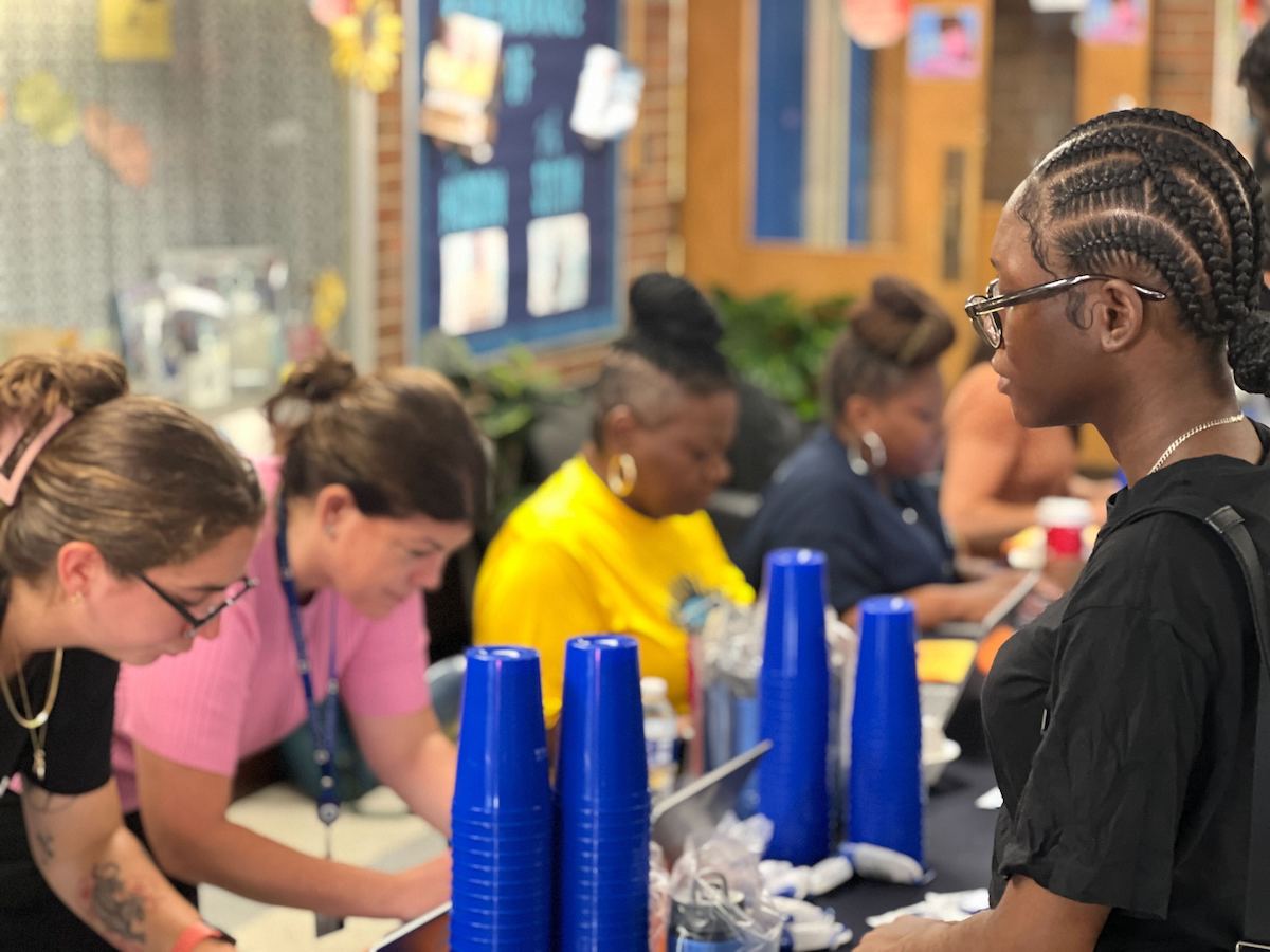 Philly school job fair draws hundreds looking for work - WHYY