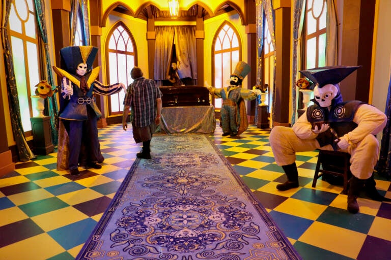 Philly’s Otherworld immersive experience features AI dystopia - WHYY
