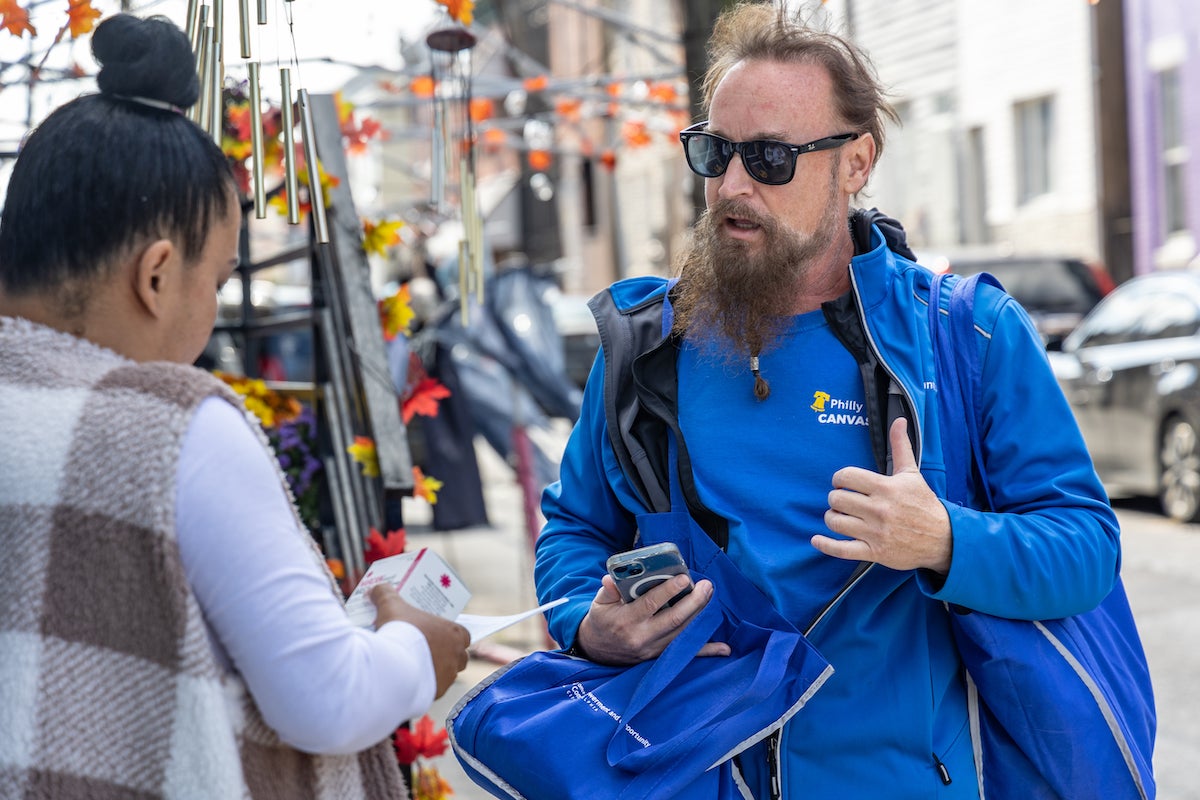Philly Counts goes canvassing to combat drug overdose epidemic - WHYY