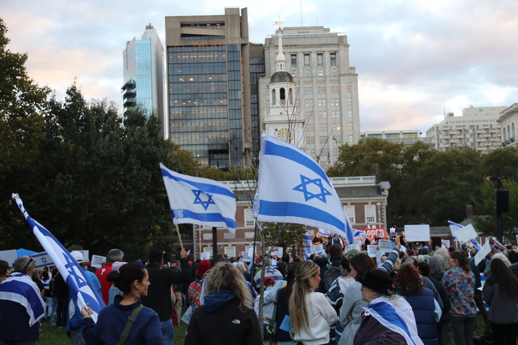 Thousands ‘March For Israel’ in Philadelphia amid Hamas war - WHYY