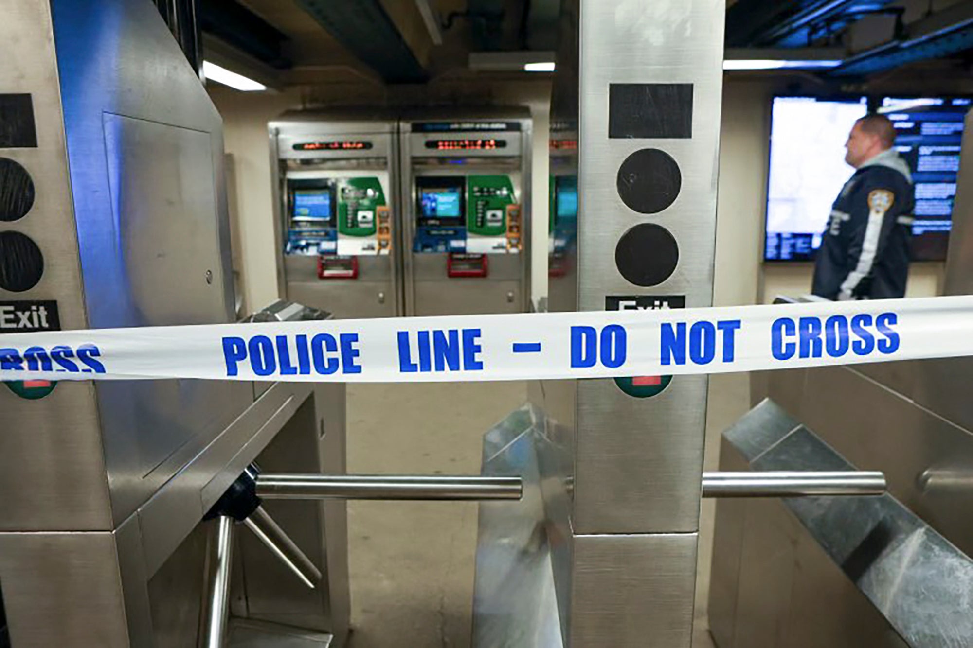 1 dead, 5 injured in shooting at a New York City subway station ...