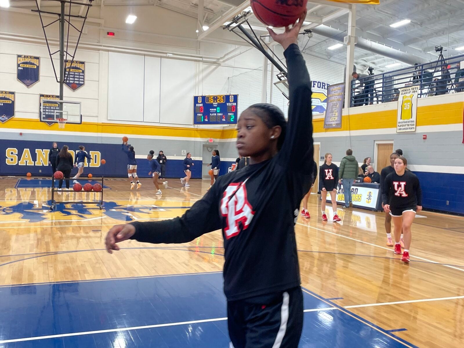 Colleges court freshmen Delaware hoop stars GG Banks and Taylor Brown ...