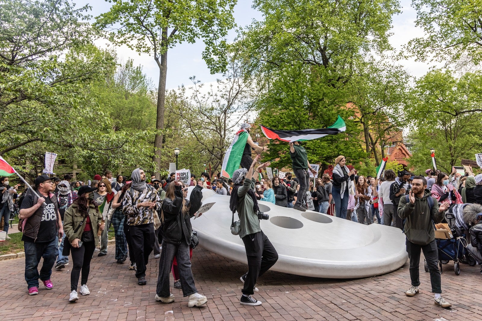 Penn's interim president tells pro-Palestinian protesters to disband ...