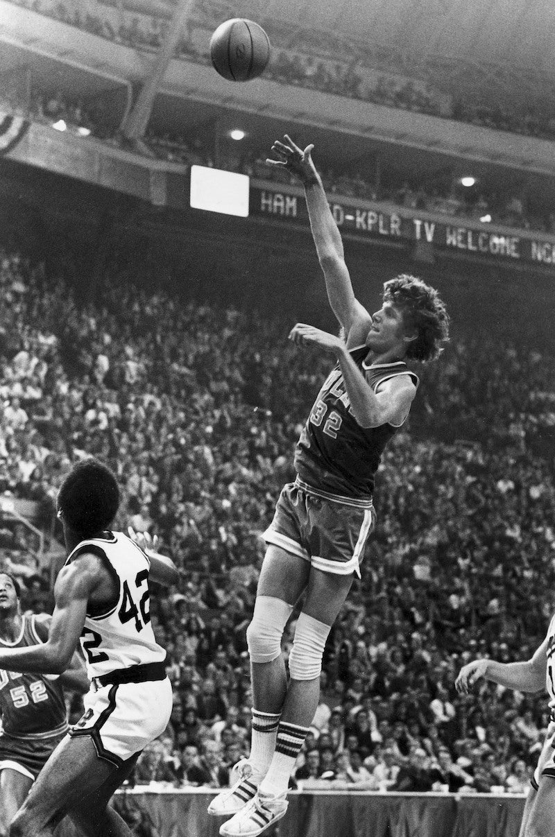 NBA hall of fame player and star broadcaster Bill Walton, dies at 71 - WHYY