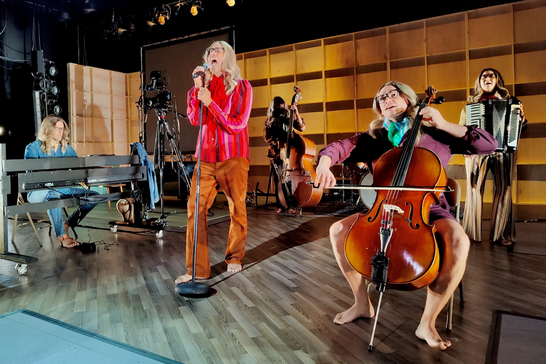 Philly’s Pig Iron Theatre obsesses over Aimee Mann in Fringe Fest - WHYY