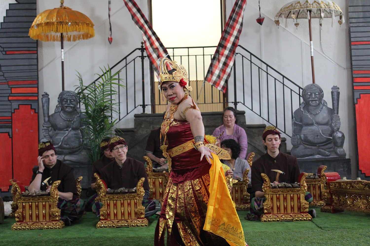 Philly’s Indonesian community celebrates gamelan music, dance - WHYY
