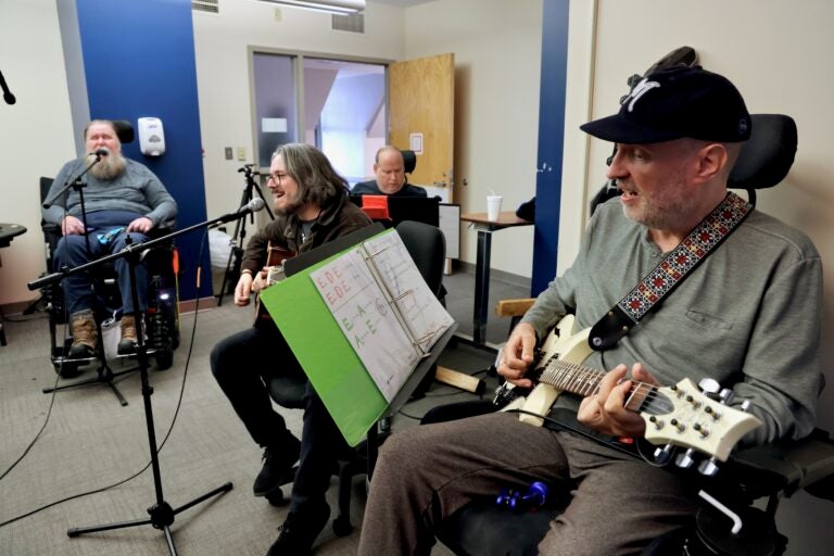 Kansas bassist teaches music to adults with disabilities - WHYY