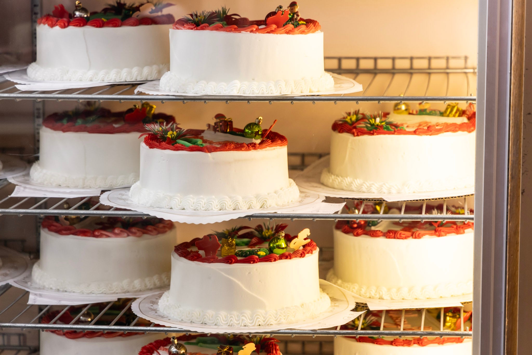 Stock's Bakery draws fans on Christmas Eve - WHYY