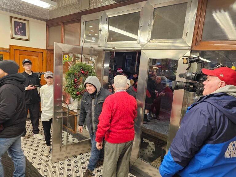 Termini Brothers Bakery attracts long lines for the holidays – WHYY