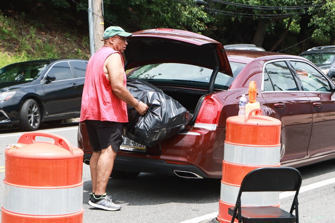 Philly DC33 strikers and police standoff at trash dump - WHYY
