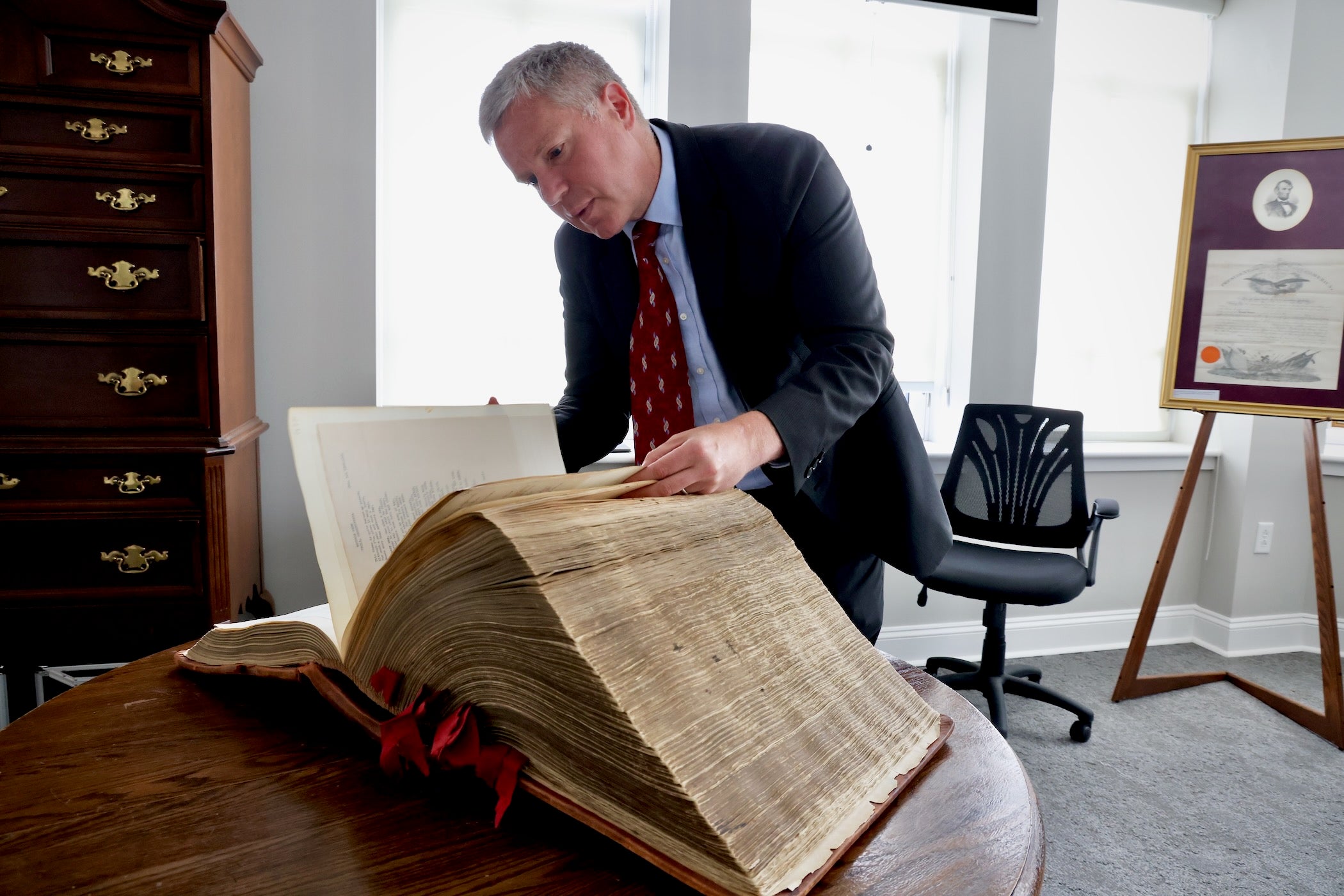 Joseph Mikulec's autograph book revives a forgotten Croatian hero - WHYY