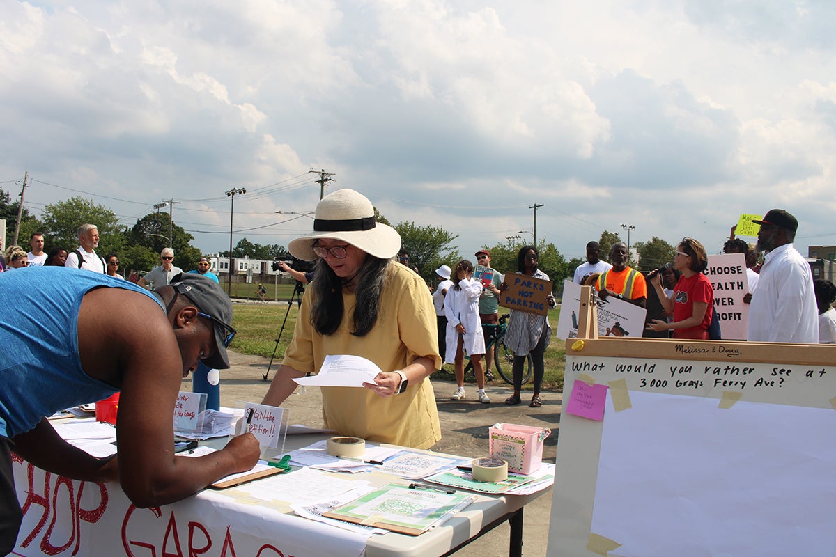 Grays Ferry residents protest CHOP garage proposal - WHYY